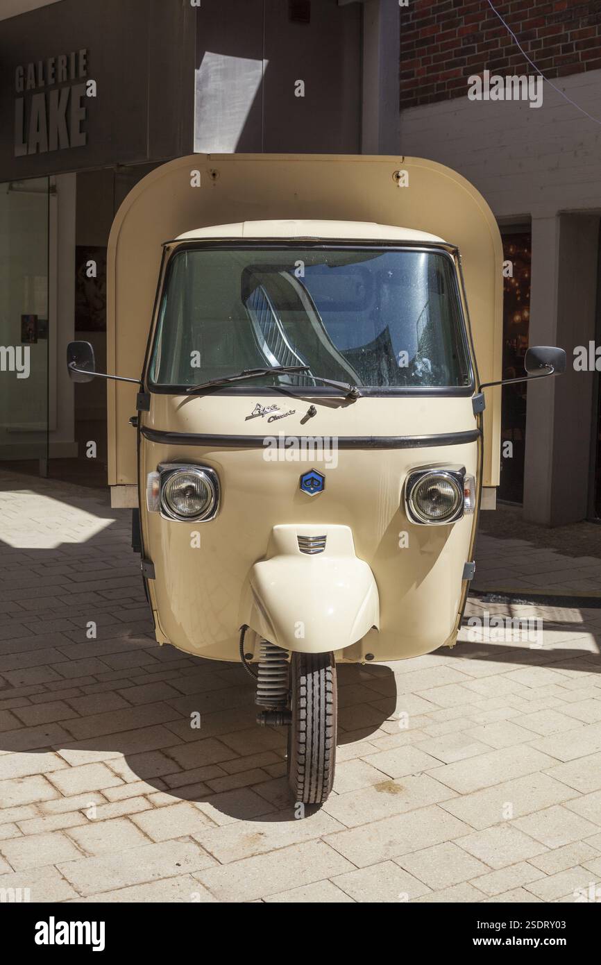 Piaggio Ape, three-wheeler, Italian van, vintage car, Germany, Europe ...