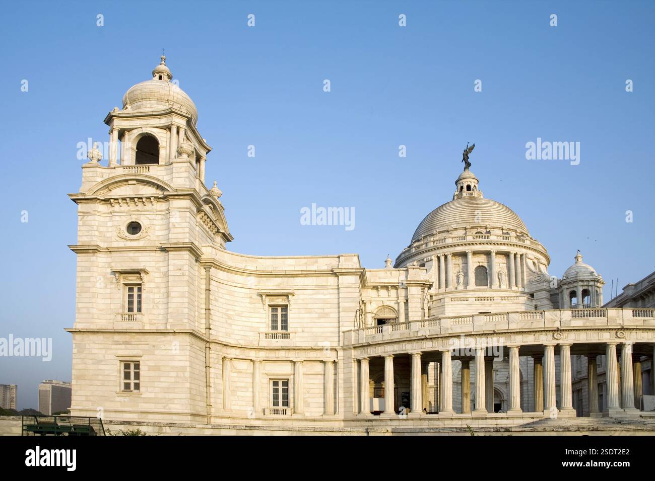 Victoria memorial impressive reminder of British Raj dome with moving ...
