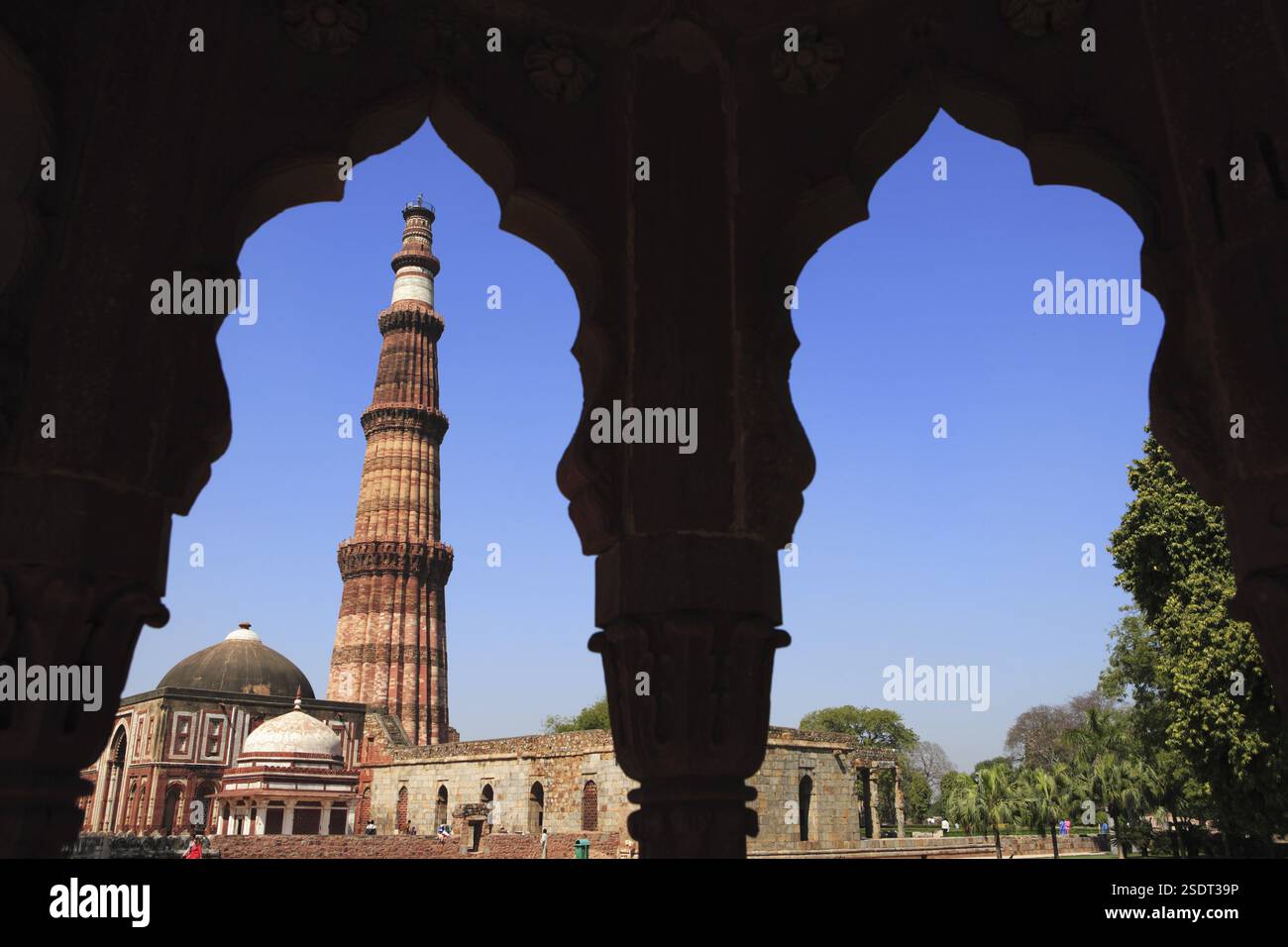 Alai Darwaza Imam Zamin's tomb with Qutab Minar built in 1311 red ...