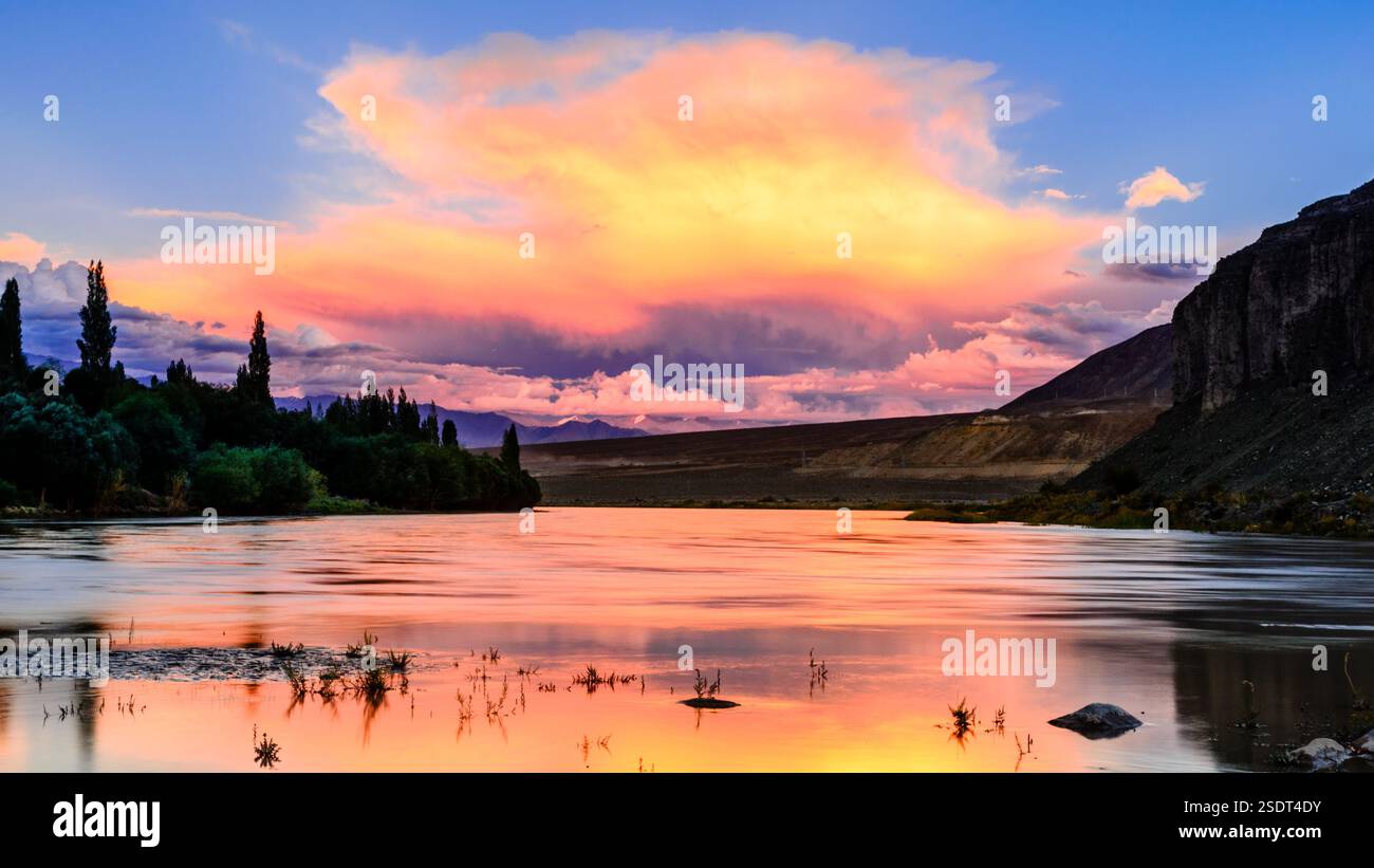 Sunset View of Indus River in Ladakh Stock Photo - Alamy