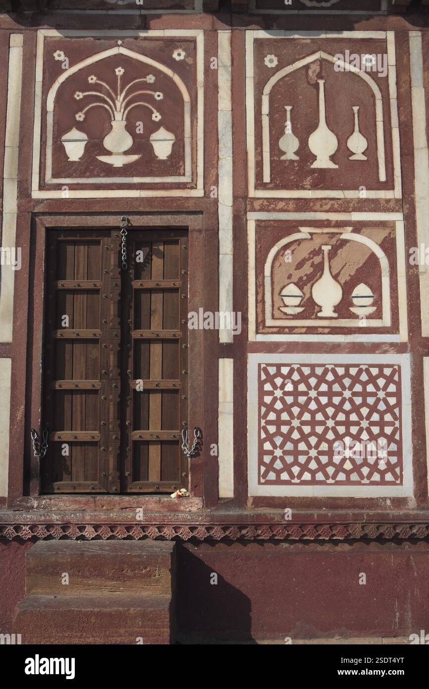 Door west gate made by red sand stone and inlay work in Itimad-ud-Daula ...