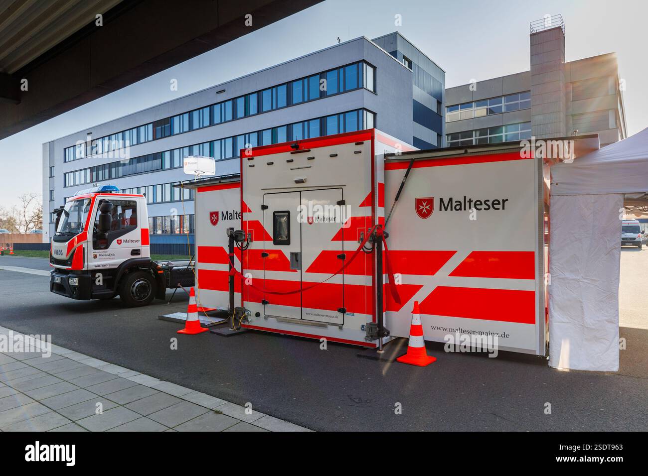 Mainz, Germany. 08th Feb, 2025. The deployed and extended MedExTainer ...