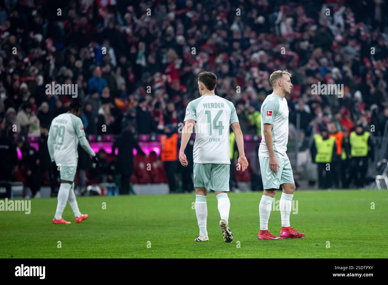 Senne Lynen (Werder Bremen, #14), Marco Gruell (Werder Bremen, #17 ...