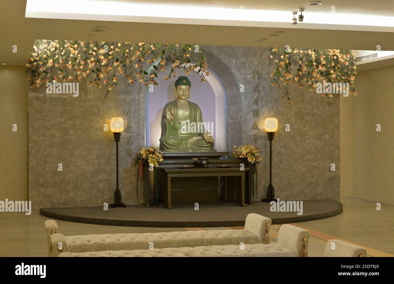 Kleiner Tempel mit Buddha Statue in einer Pagode, Fo-Guang-Shan-Buddha ...