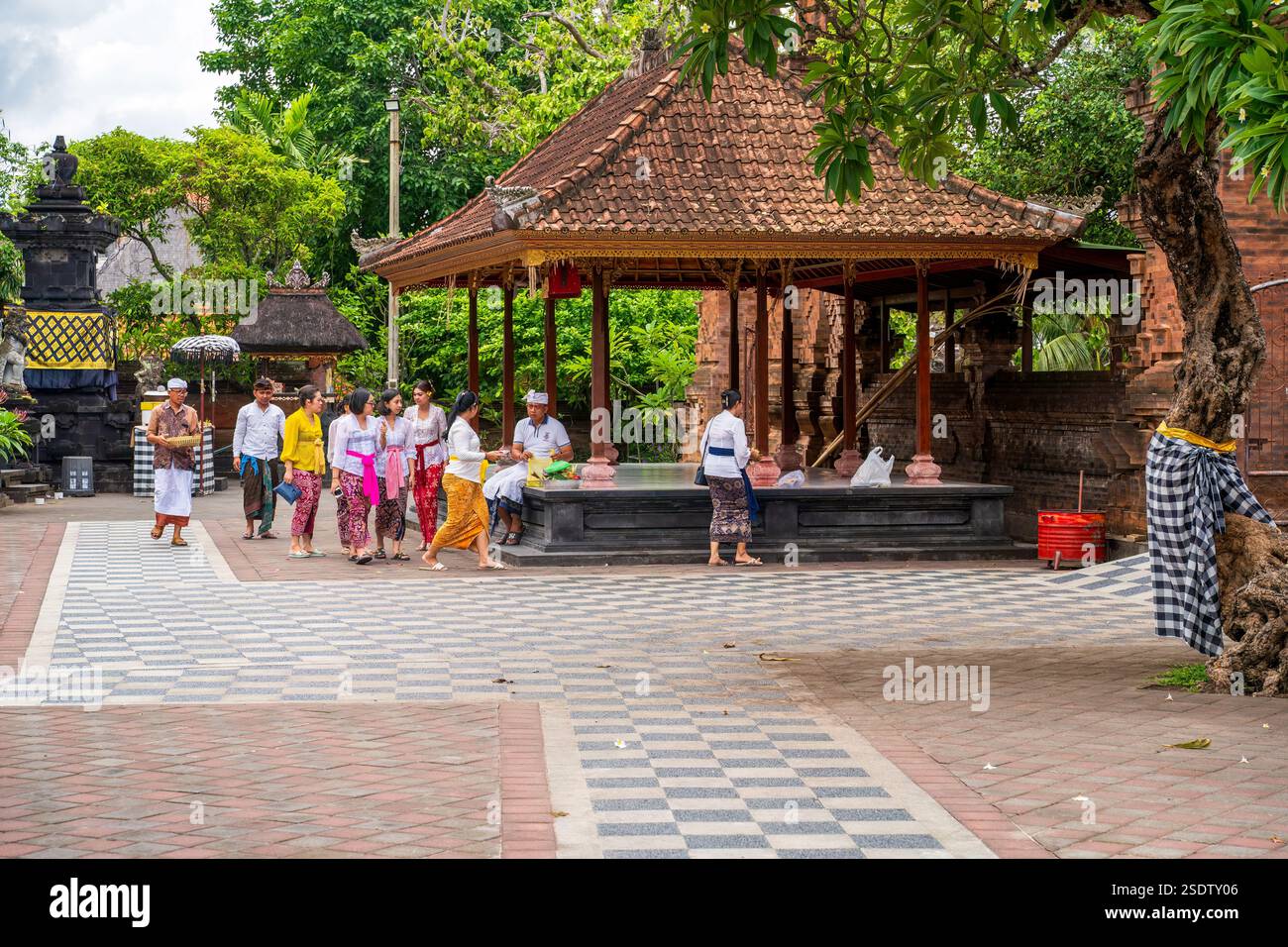 Bali, Indonesia - November 30, 2023: A group of Balinese people wearing ...