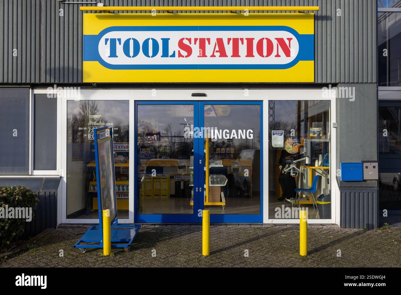 Toolstation logo hi-res stock photography and images - Alamy