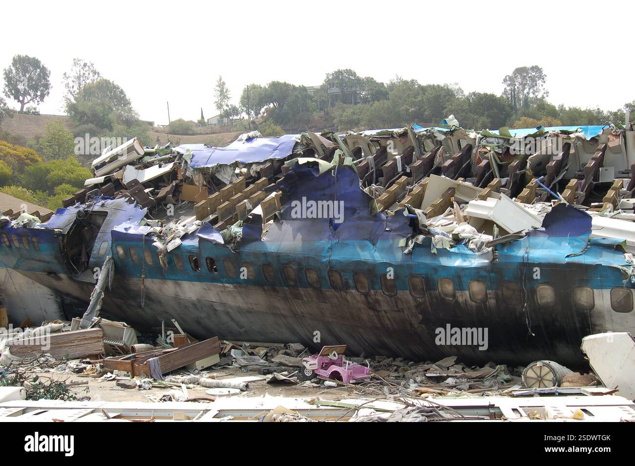 Realistic airplane crash wreckage from the movie "War of the Worlds ...