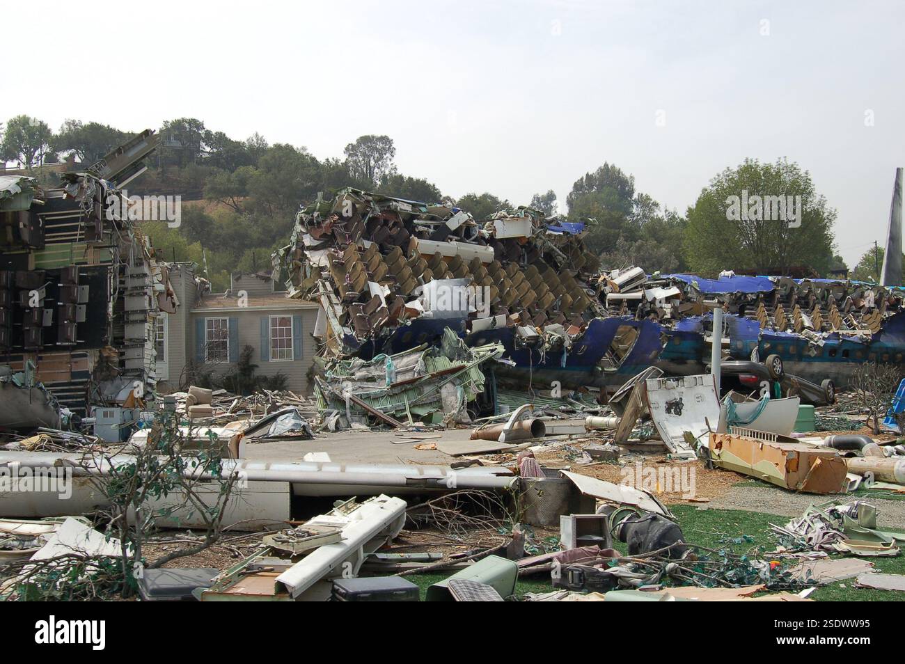 Realistic airplane crash wreckage from the movie "War of the Worlds ...