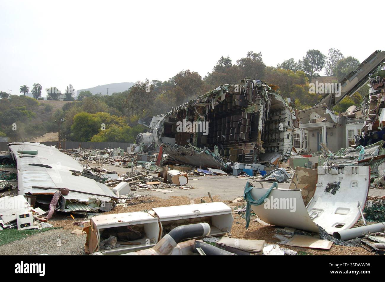 Realistic airplane crash wreckage from the movie "War of the Worlds ...