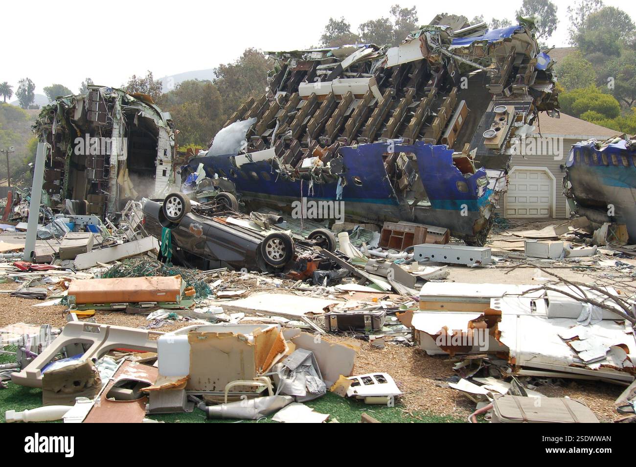 Realistic airplane crash wreckage from the movie "War of the Worlds ...