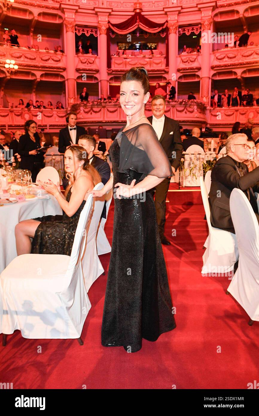 Ana Plasencia beim Semper Opernball am 07.02.2025 in Dresden Semper ...