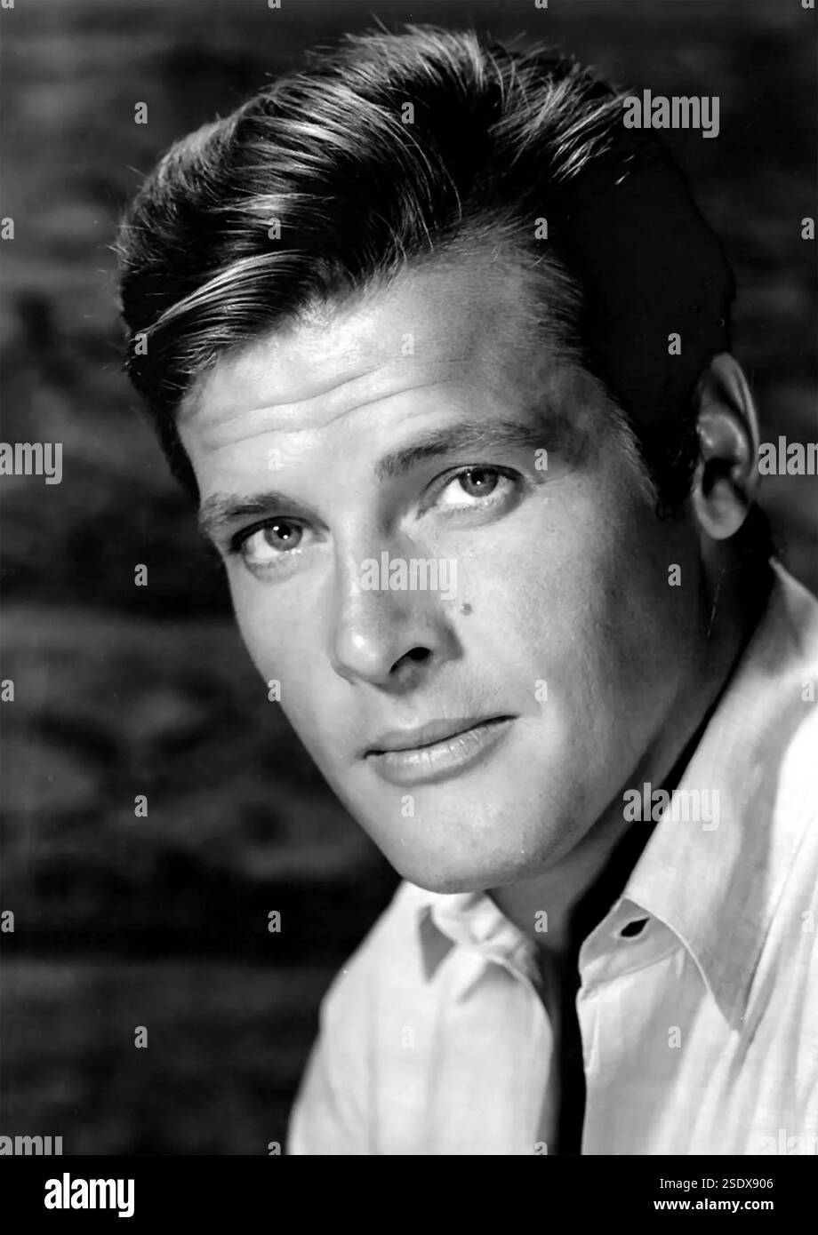 ROGER MOORE (1927-2017) English film actor about 1960 Stock Photo - Alamy