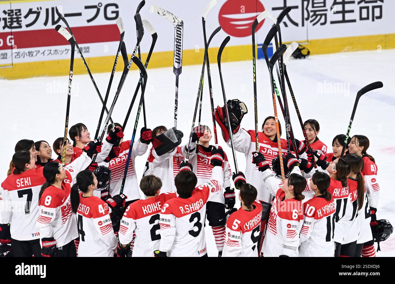 The Players of Japan Women's Ice Hockey National Team celebrate their ...