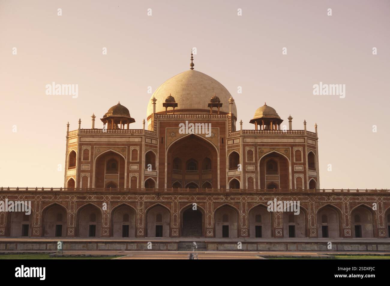 Sunrise at Humayun's tomb built in 1570, Delhi, India UNESCO World ...