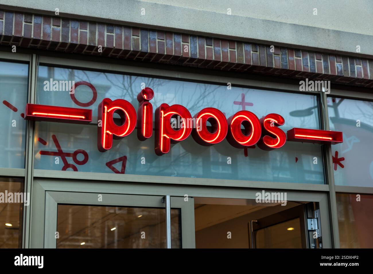Pipoos logo hi-res stock photography and images - Alamy