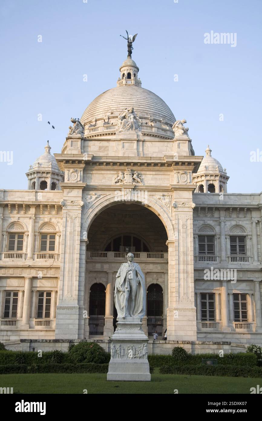 Statue of Lord Curzon stands in front of his creation of Victoria ...