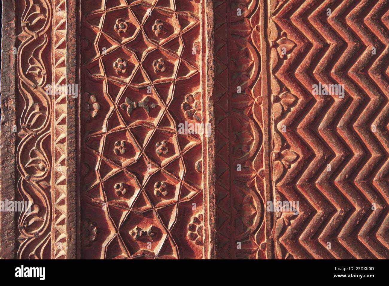 Pillar design in Fatehpur Sikri built during second half of 16th ...