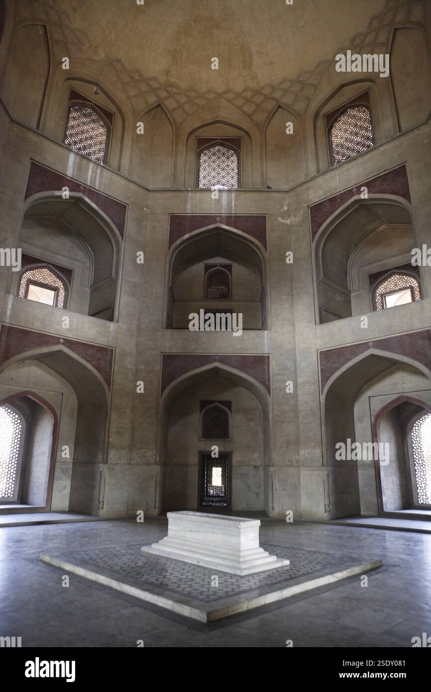 Main tomb chamber in Humayun's tomb built in 1570, Delhi, India UNESCO ...