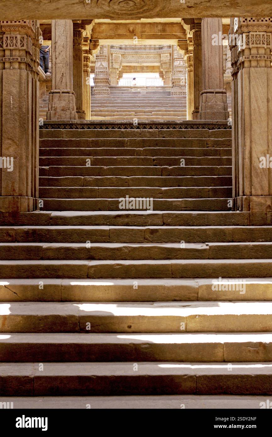 Adalaj Vava step well architectural wonder built by Queen Rudabai ...