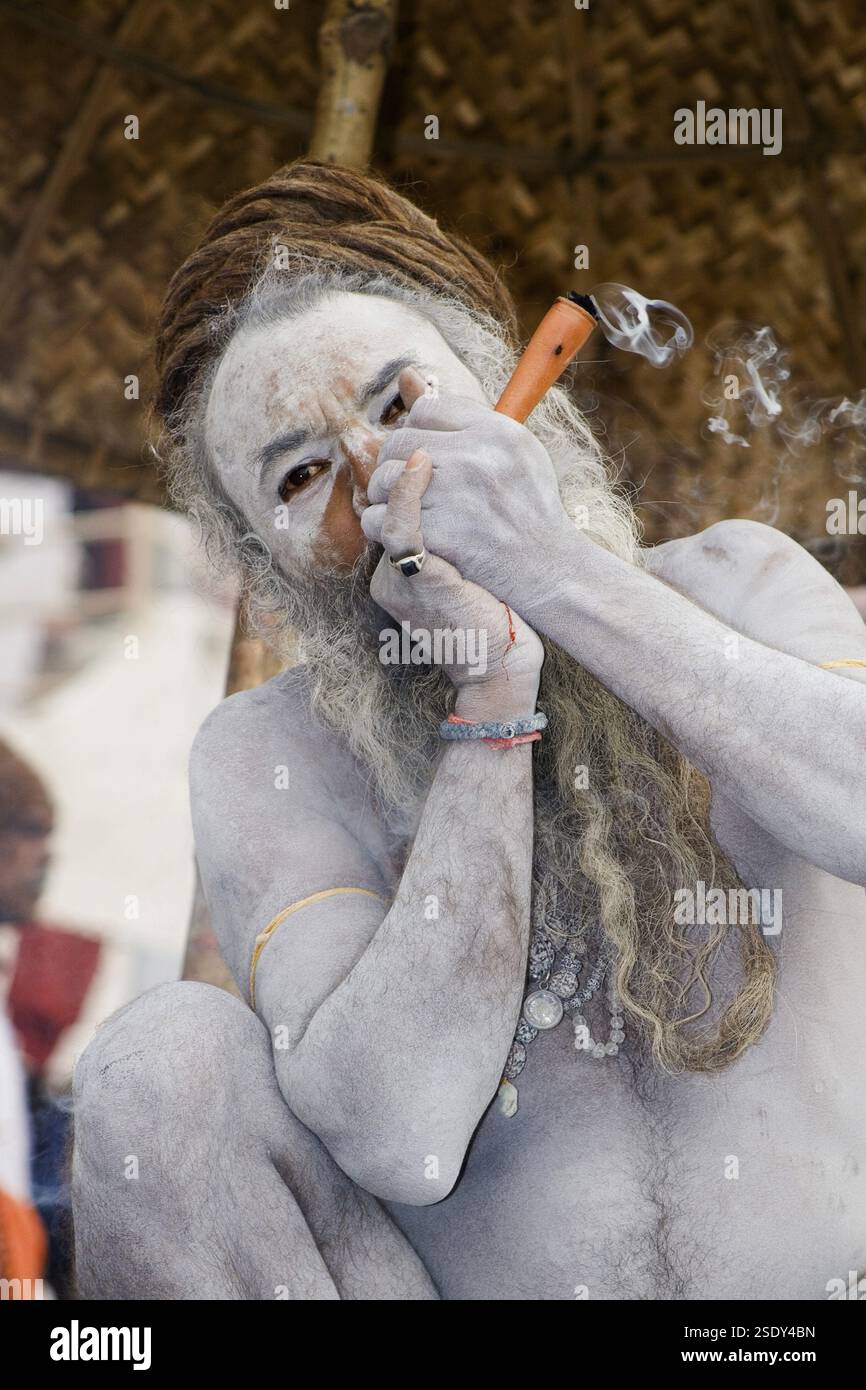 Hindu saint naga baba Shivdasgiri smoking tobacco in Varanasi on Ganga ...