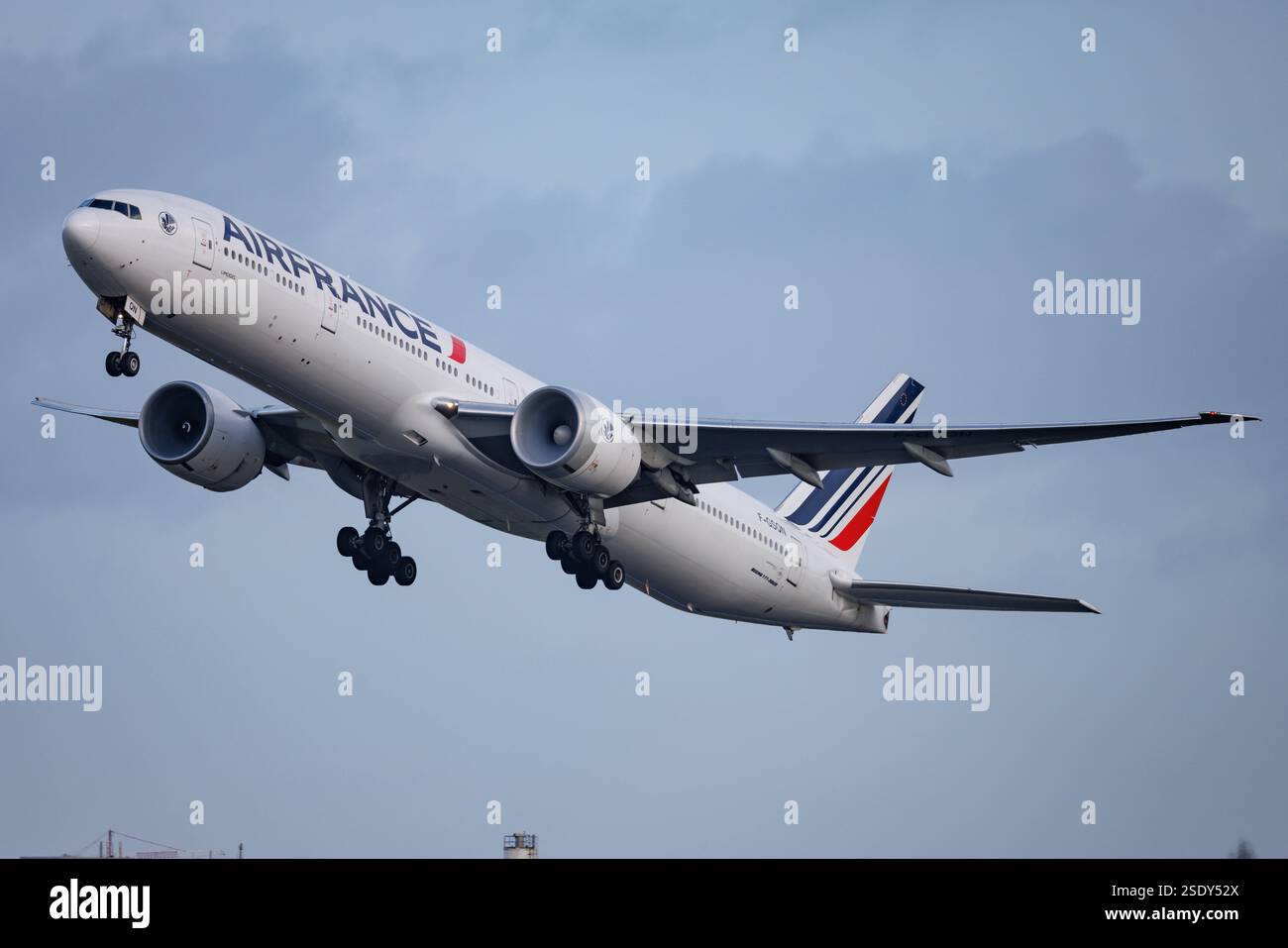 Die Boeing 777-328ER B77W der Fluglinie Air France AF / AFR mit der ...