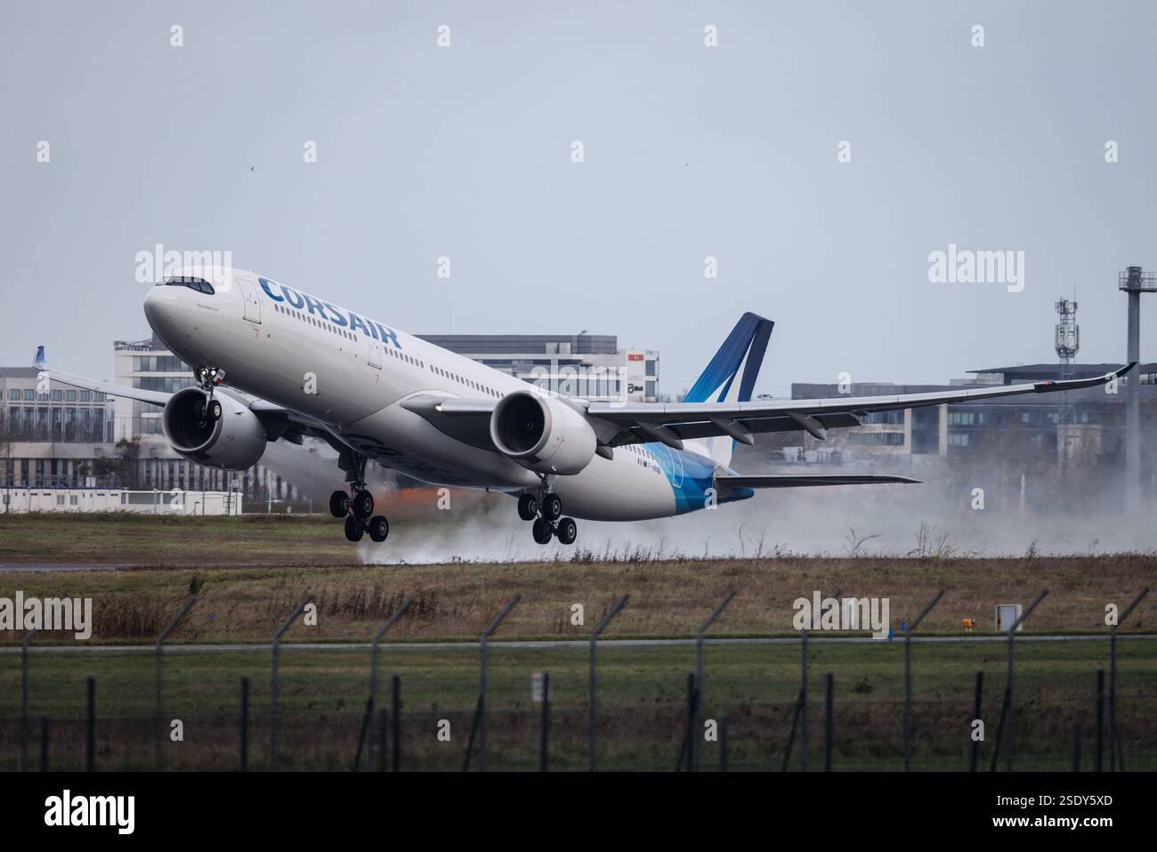 Der Airbus A330-941 A339 der Fluglinie Corsair SS / CRL mit der ...