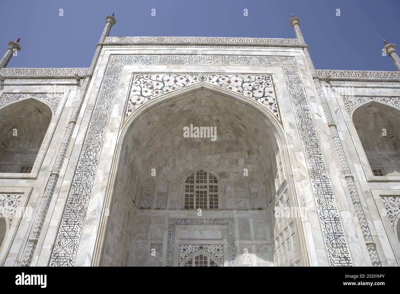 Huge arch of Taj Mahal Seventh Wonders of World, Agra, Uttar Pradesh ...