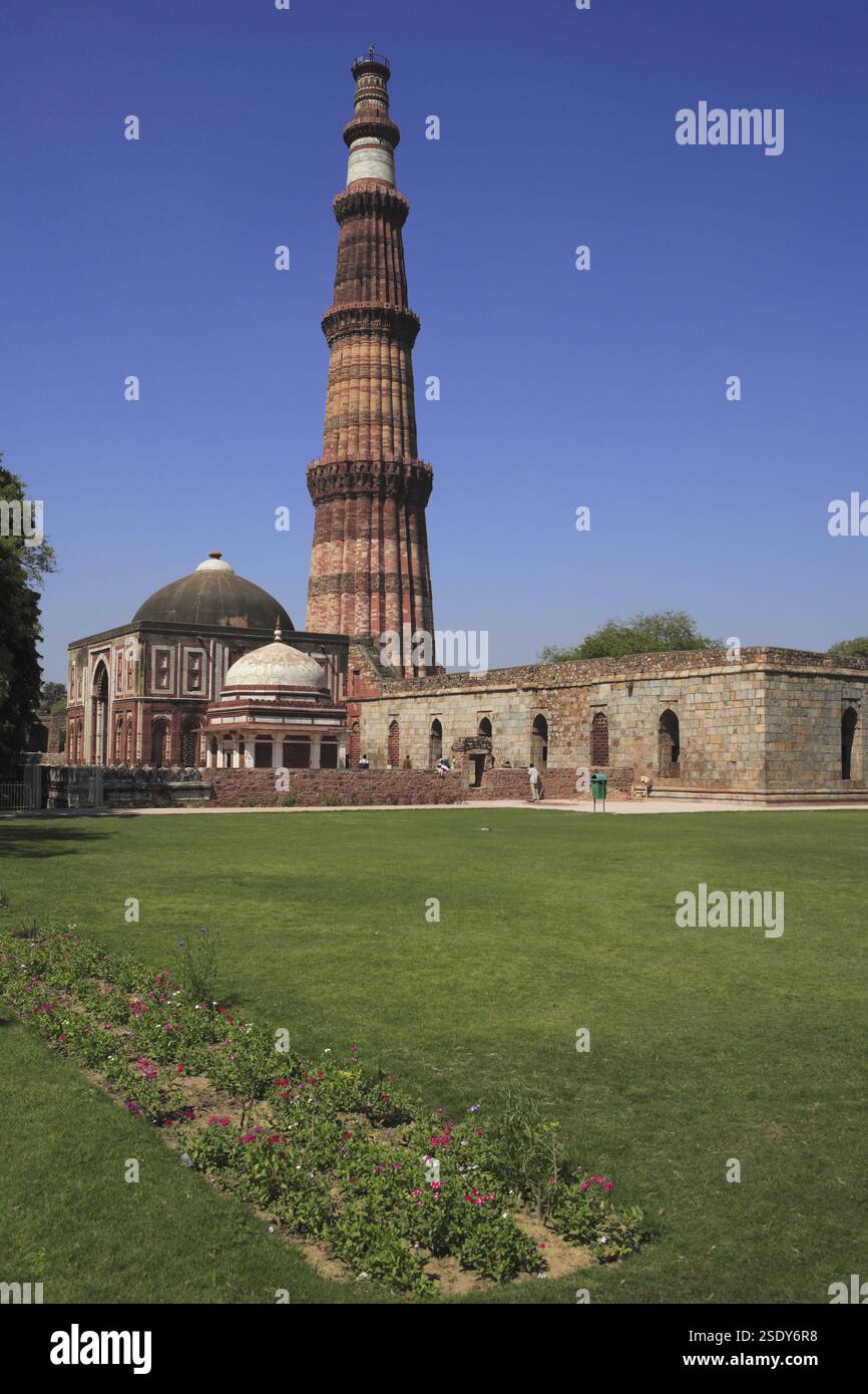 Alai Darwaza Imam Zamin's with tomb Qutab Minar built in 1311 red ...