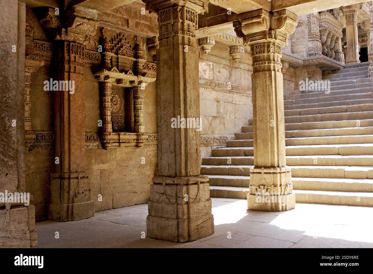 Adalaj Vava step well architectural wonder built by Queen Rudabai ...