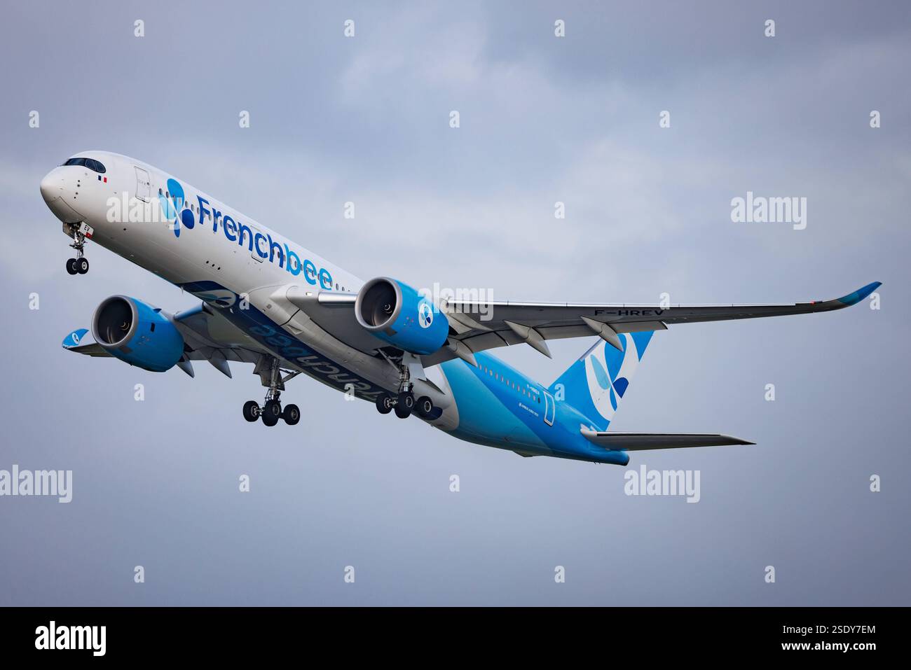 Der Airbus A350-941 A359 der Fluglinie French bee BF / FBU mit der ...