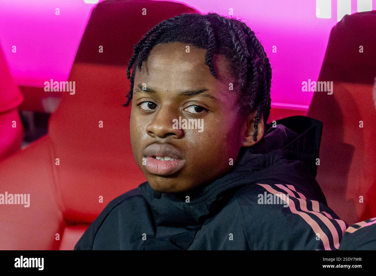 Muenchen, Deutschland. 07th Feb, 2025. Wisdom Mike (FC Bayern Muenchen, #36) stand erstmals im ...