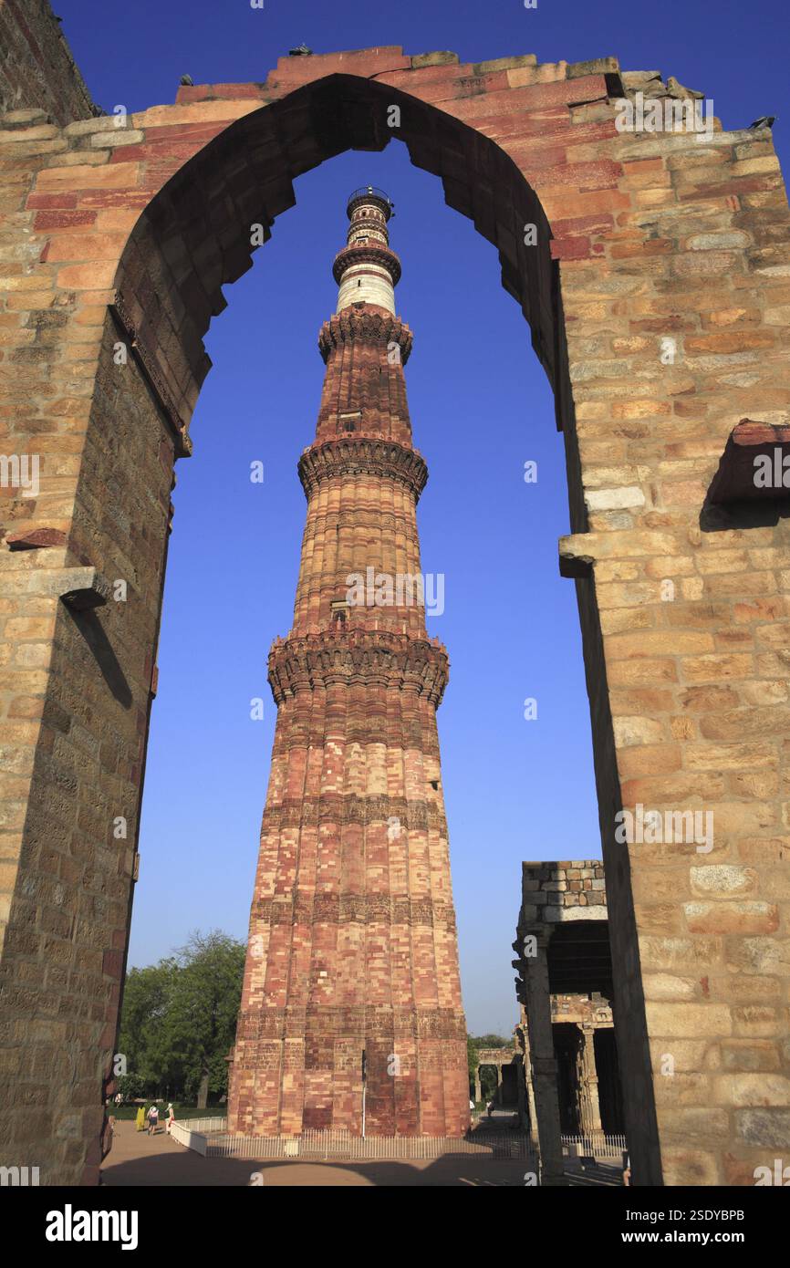 Qutab Minar through arch built in 1311 red sandstone tower, Indo-Muslim ...