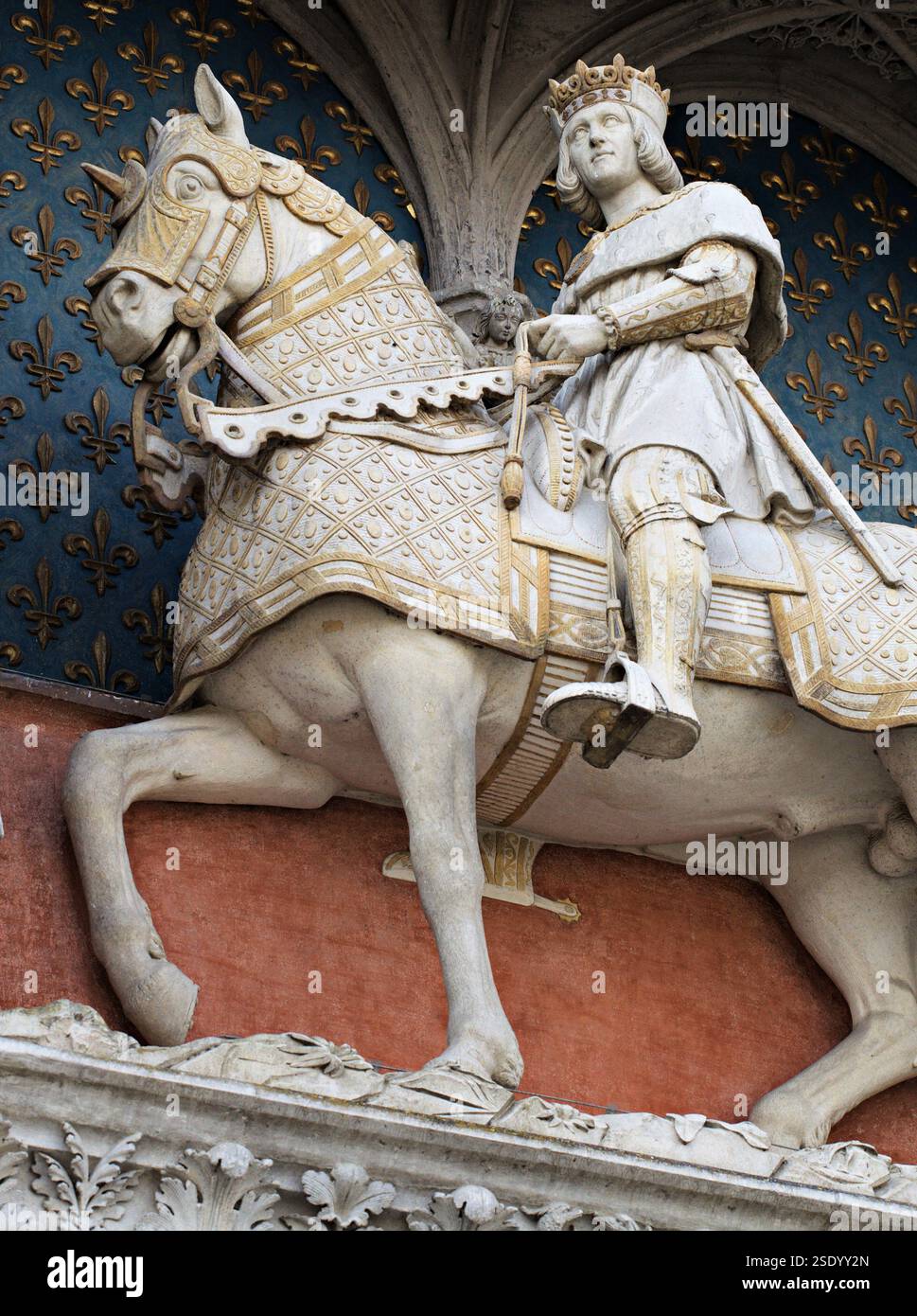 Stone facade details chateau de hi-res stock photography and images - Alamy