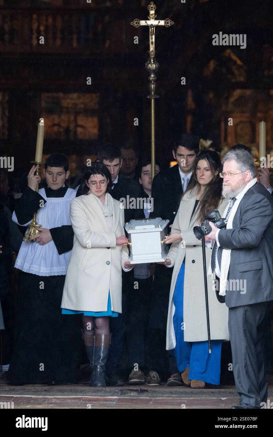 A pall-bearer carries the coffin, next to Marie and Colomban Soleil ...