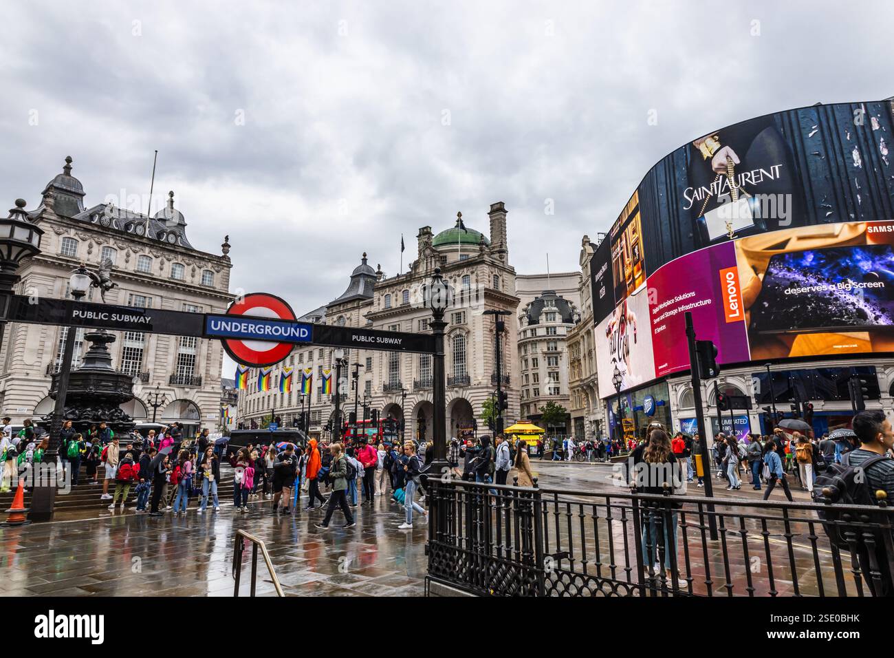 Billboards uk hi-res stock photography and images - Alamy