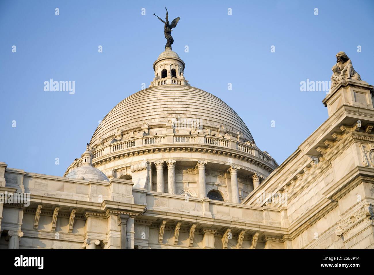 Victoria memorial impressive reminder of British Raj dome with moving ...