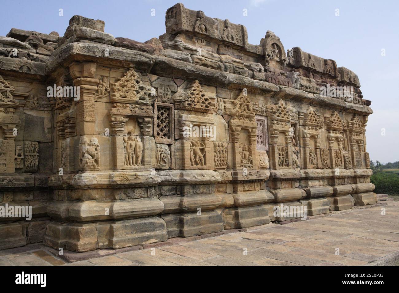 Statues carved on wall of Papanatha temple, Pattadakal, UNESCO World ...