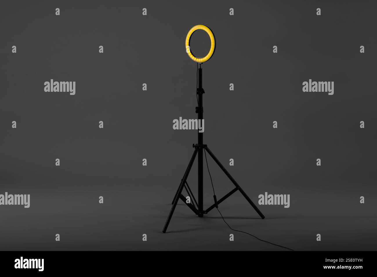 Ring lamp on stand hi-res stock photography and images - Alamy