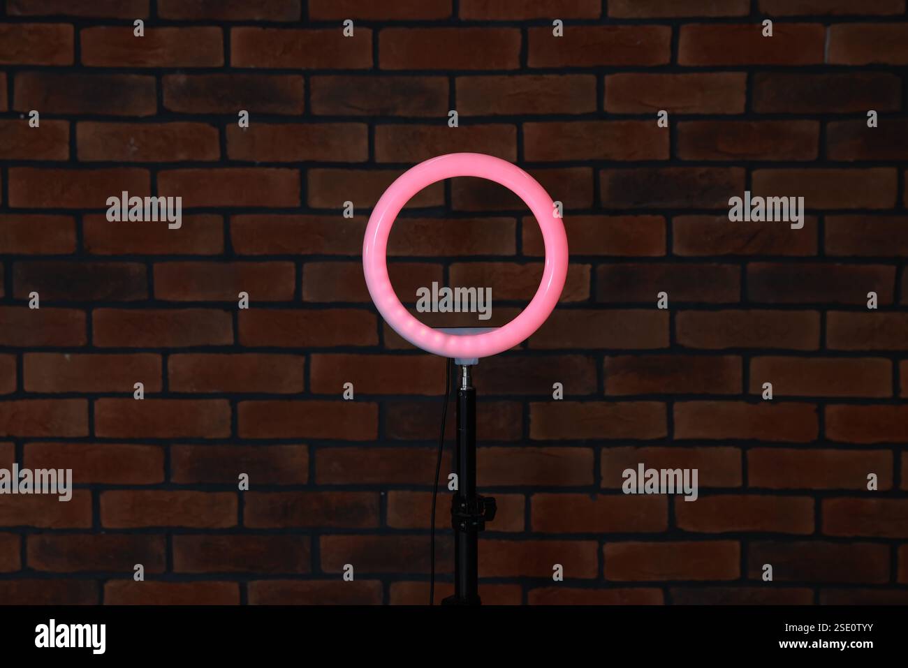 Ring lamp on stand hi-res stock photography and images - Alamy