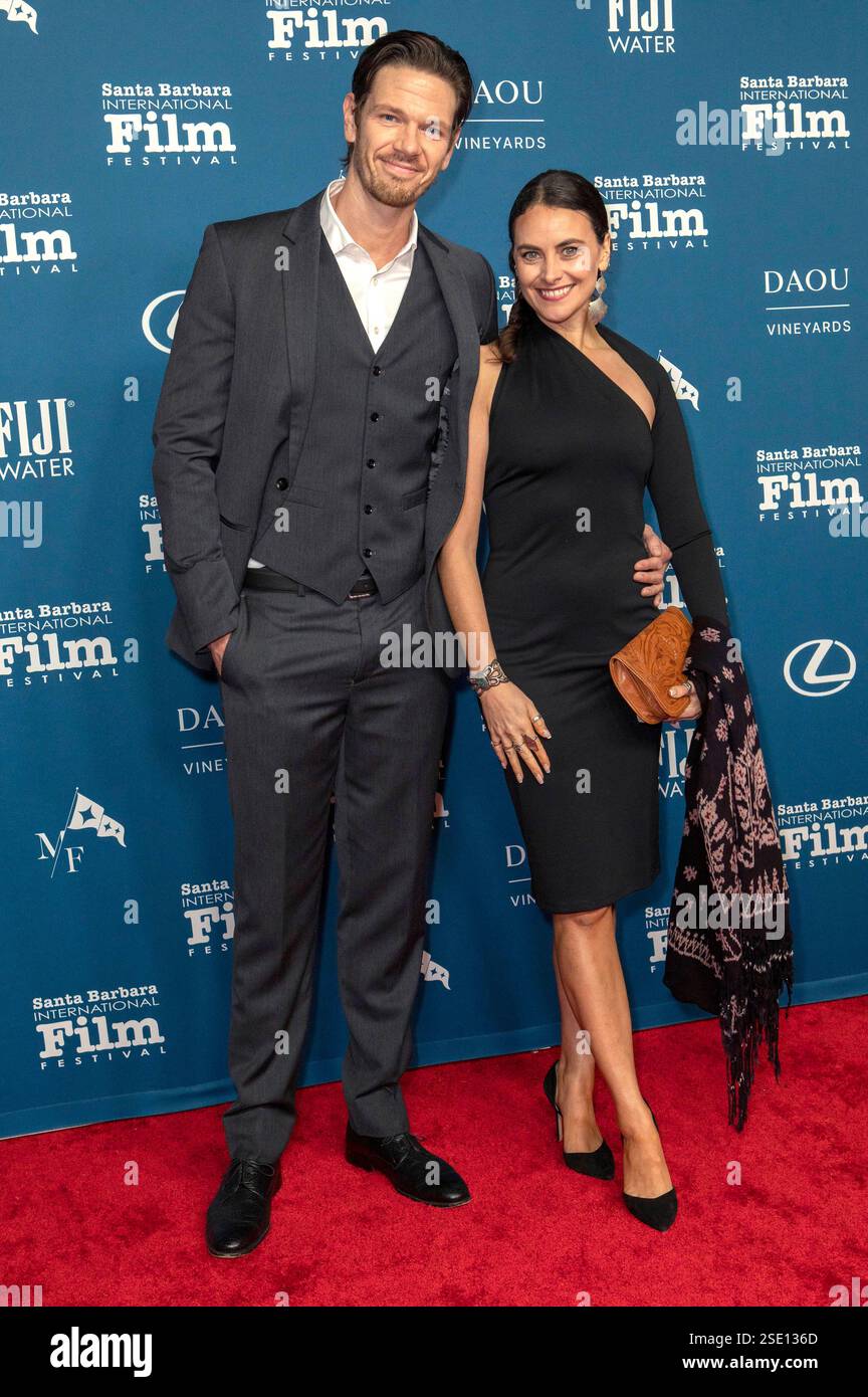 Jon Beavers mit Ehefrau Hannah Beavers bei der Premiere des Kinofilms Horizon: An American Saga ...