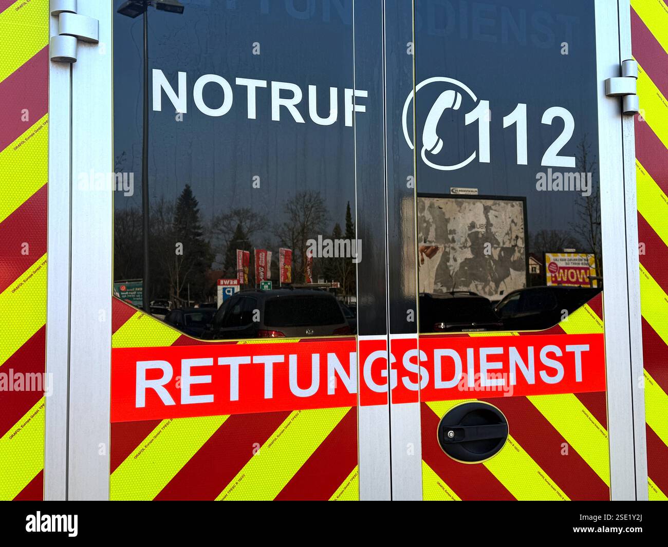Rettungsdienst Rettungswagen RTW Notruf 112 *** Rescue service ...