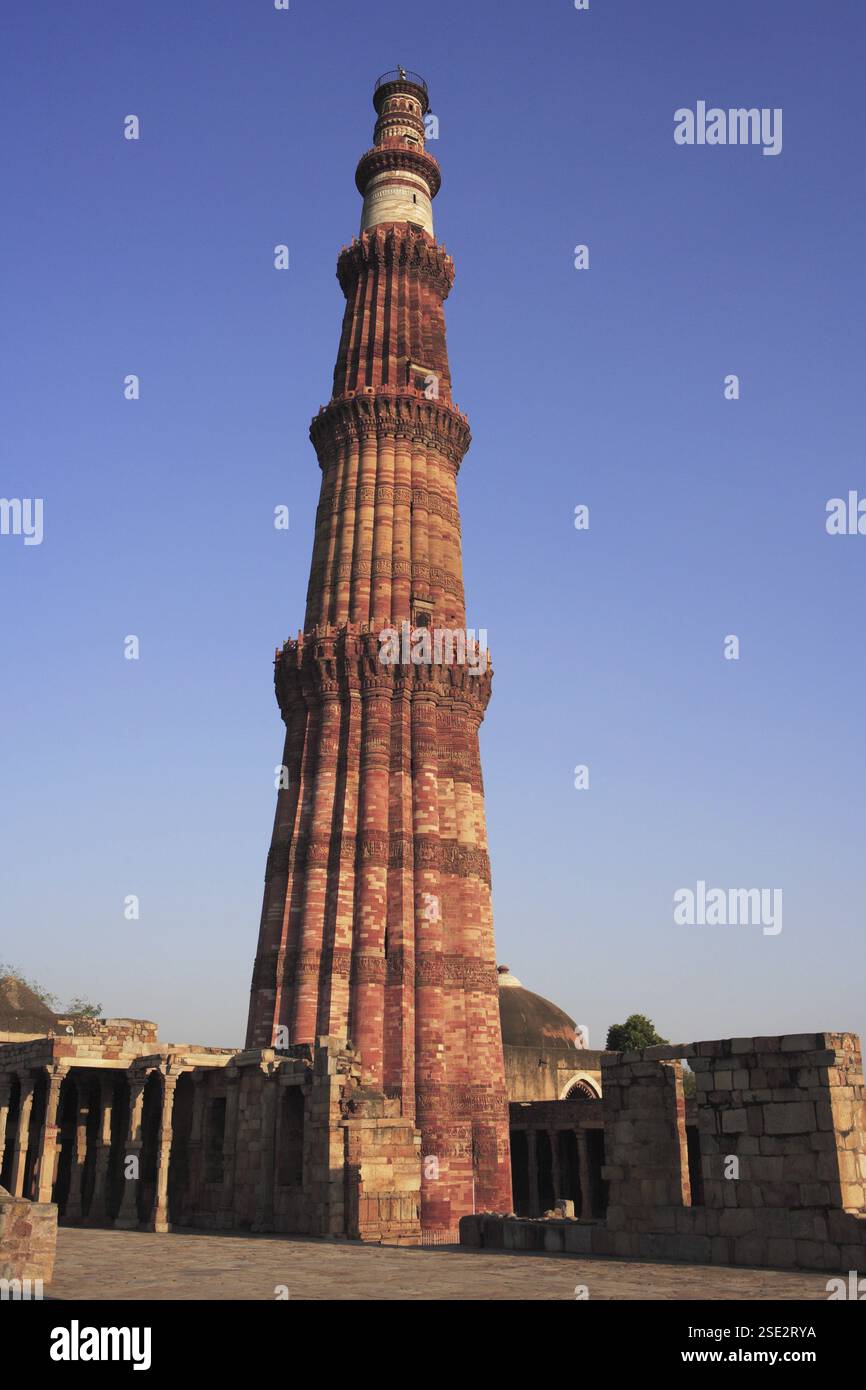 Qutab Minar built in 1311 red sandstone tower, Indo-Muslim art, Delhi ...