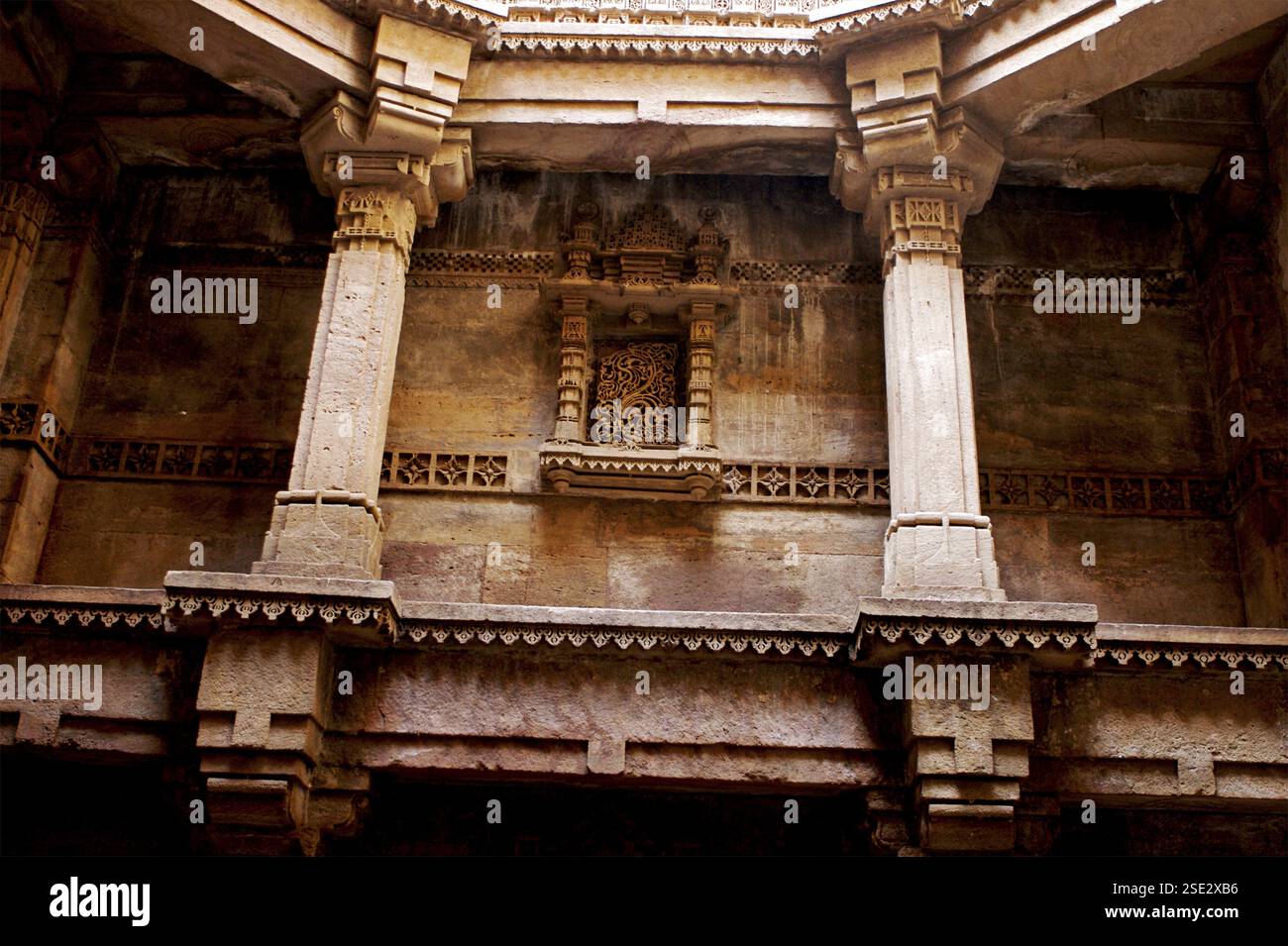 Adalaj Vava step well architectural wonder built by Queen Rudabai ...