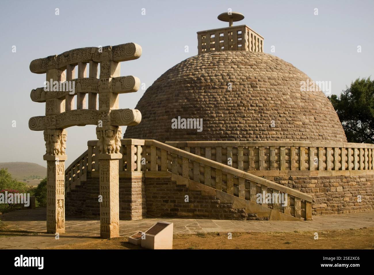 Buddha stupa 3 Buddhist monuments, Sanchi, Madhya Pradesh, India World ...
