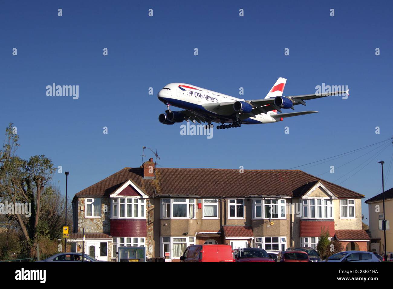 British Airways Airbus A380-841 G-XLEI flies low over houses on Myrtle ...