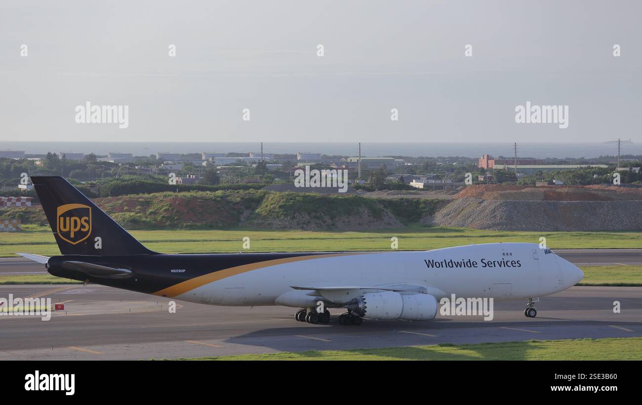 N609UP UNITED PARCEL SERVICE (UPS) BOEING 747-8F on the taxiway in ...