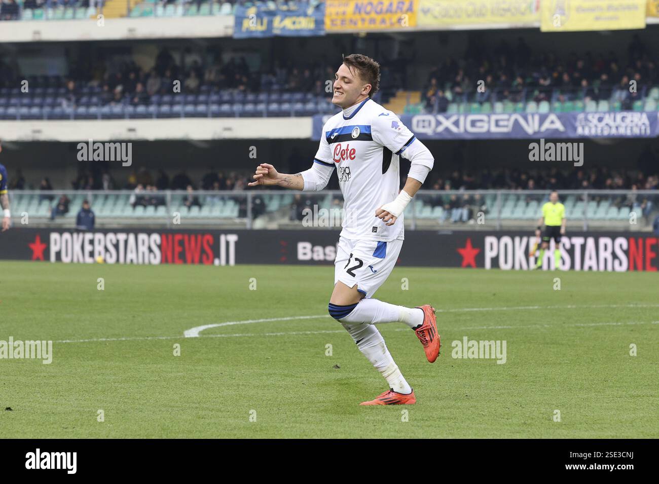 Mateo Retegui of Atalanta BC celebrates after scoring during Hellas ...