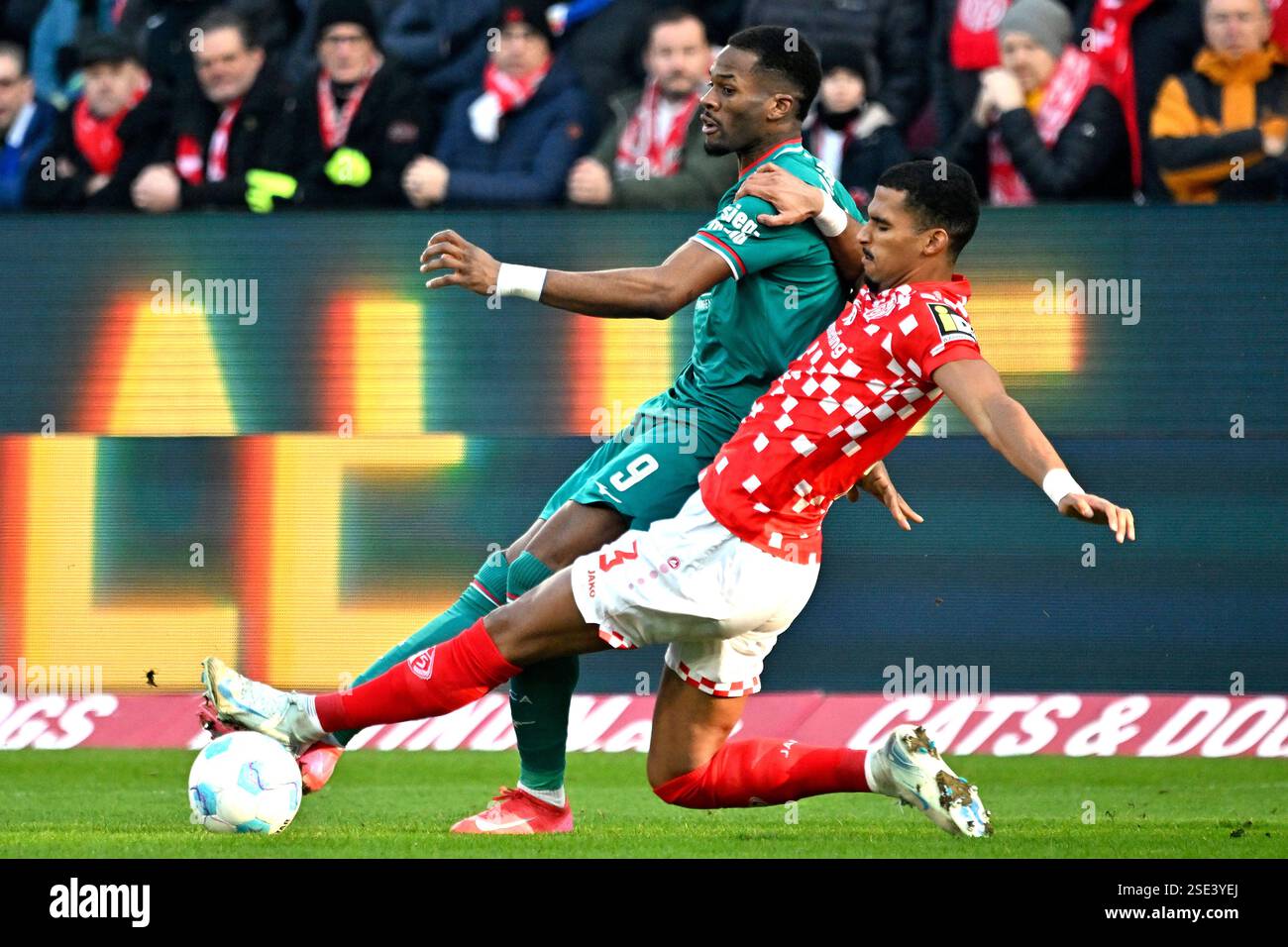 Mainz's Moritz Jenz plays against Augsburg's Samuel Essendeduring the ...