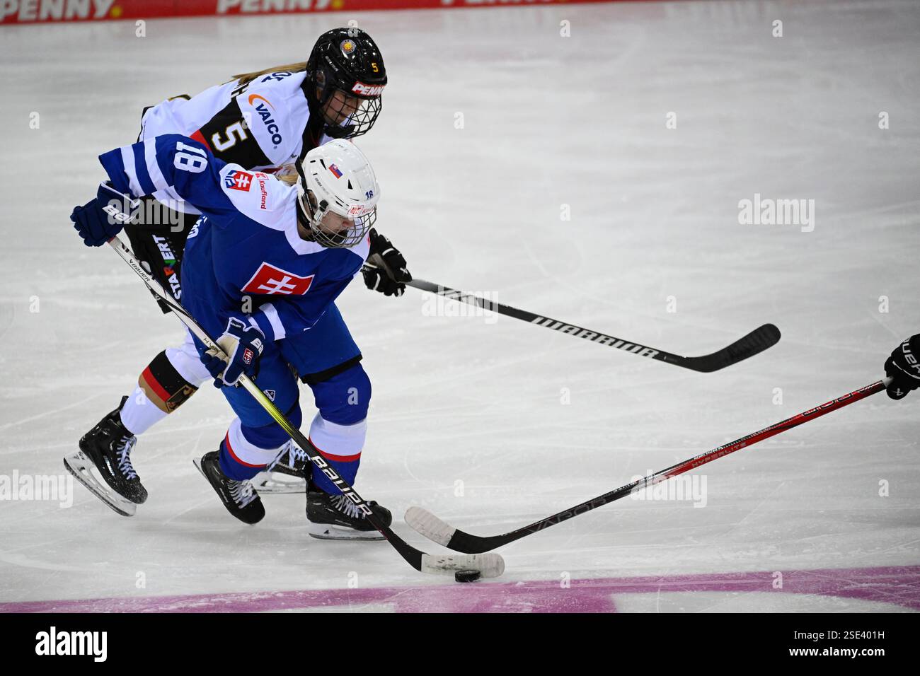 08 February 2025, Bremen, Bremerhaven: Ice Hockey, Women, Olympic ...
