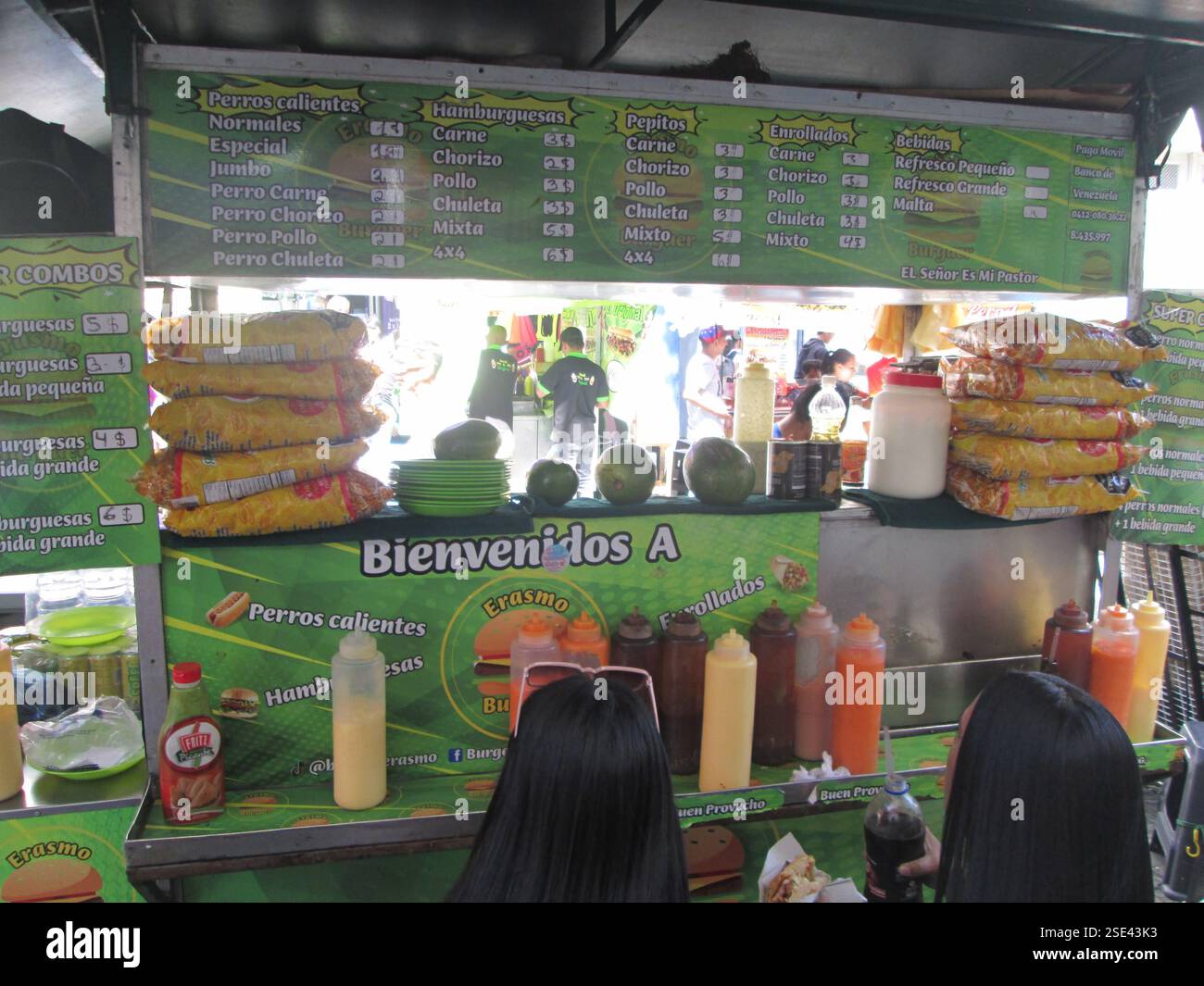Sale of fast street food. San Jacinto. Historic center of Caracas ...